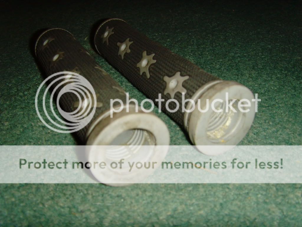 FOUND - grips with stars pattern & flanges | Retrobike